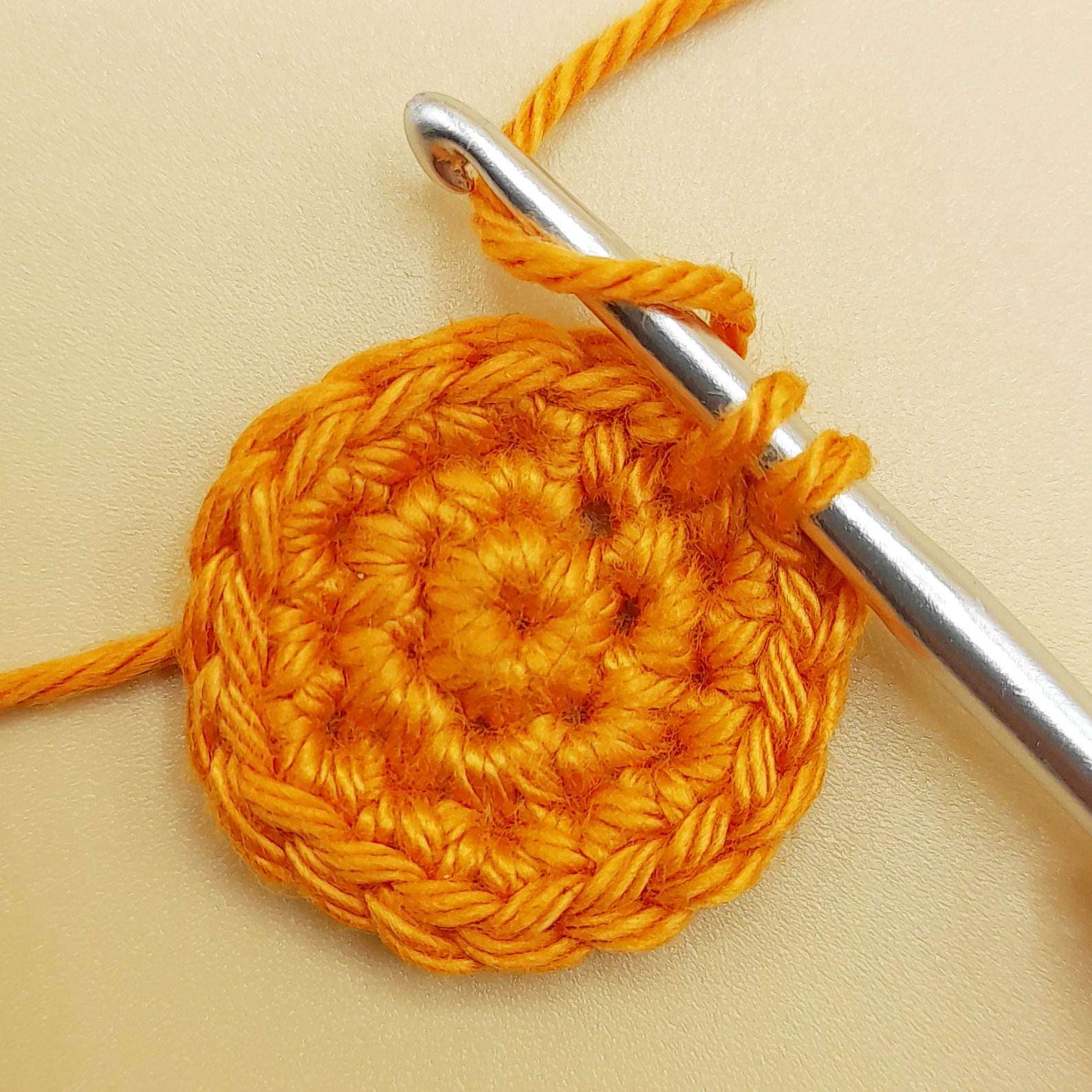 La maille serrée au crochet. - 123Crochetez