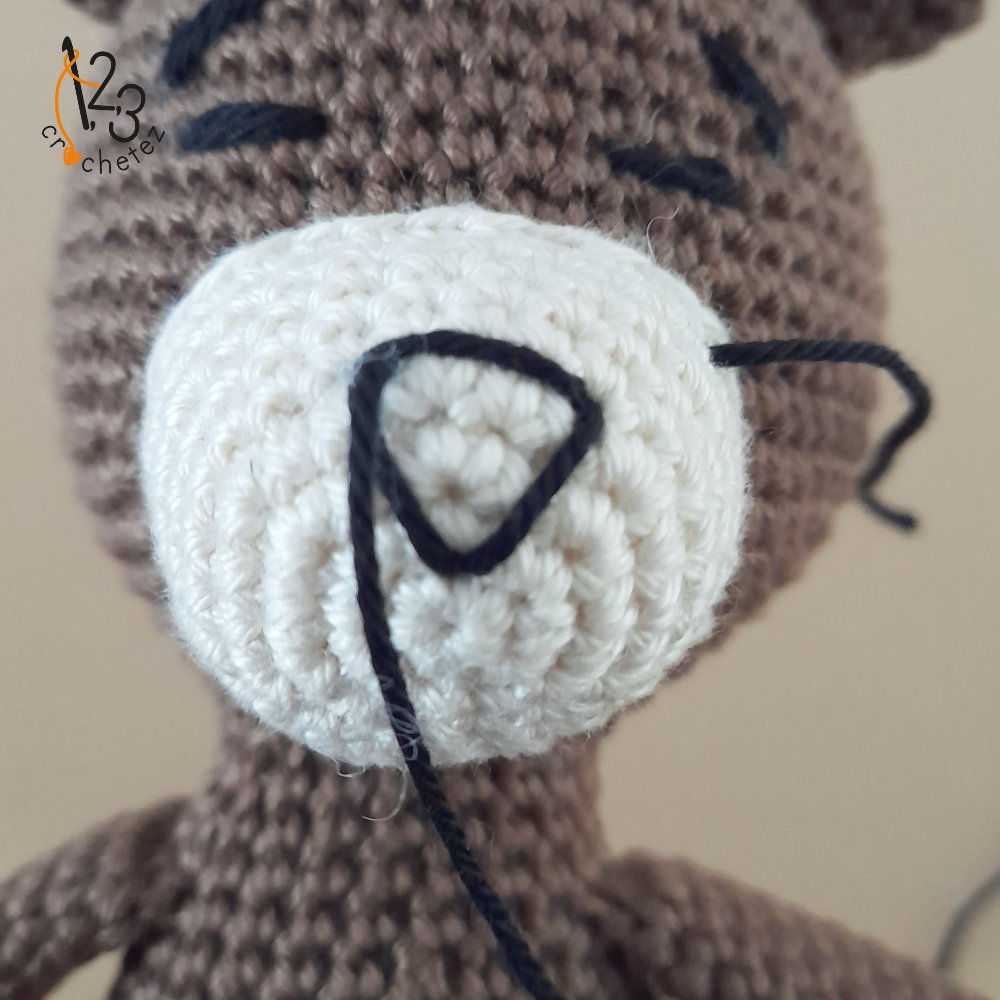 Comment broder le nez des amigurumis ? - 123Crochetez