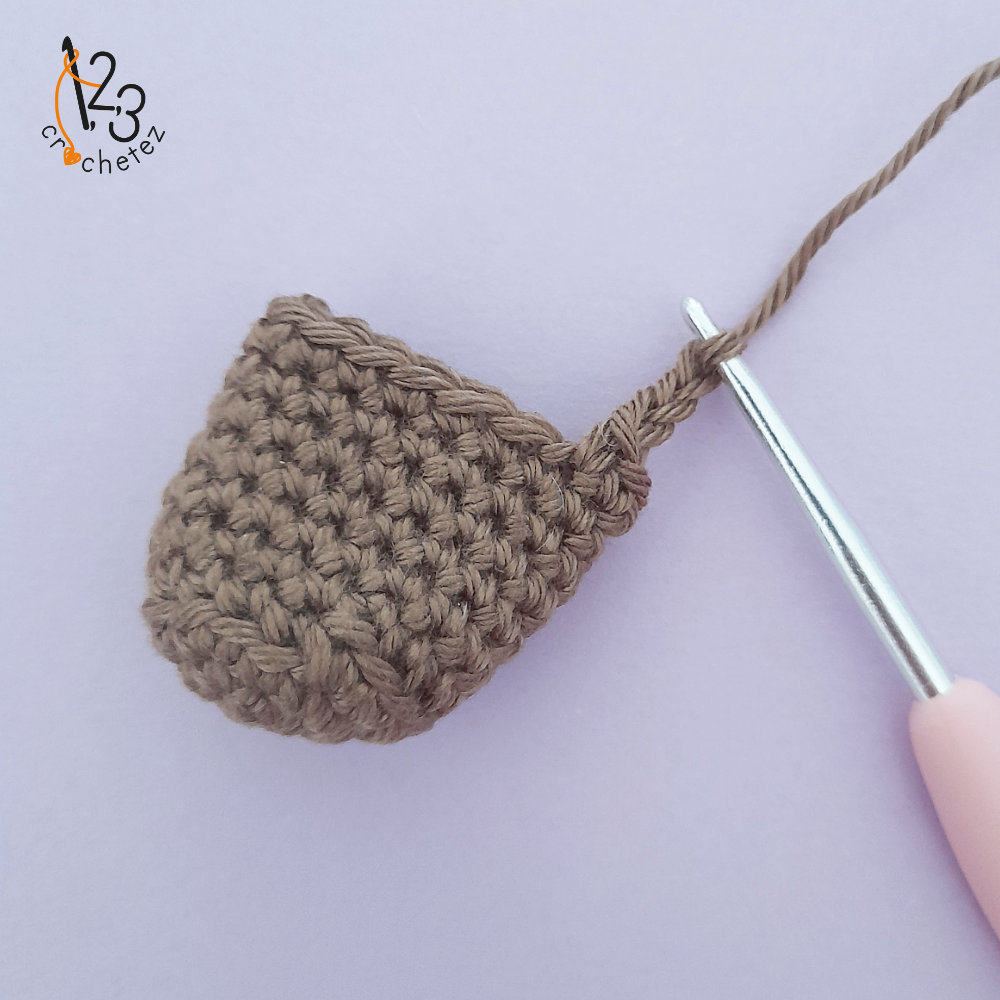 Comment assembler les jambes d'un amigurumi sans couture ? - 123Crochetez