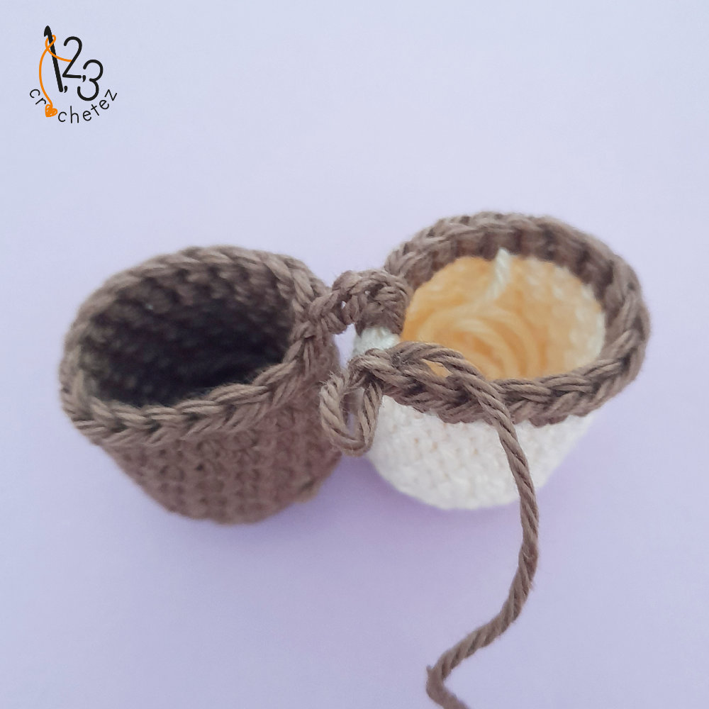 Comment assembler les jambes d'un amigurumi sans couture ? - 123Crochetez