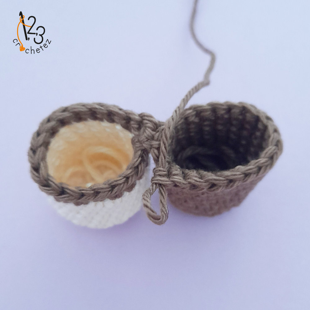 Comment assembler les jambes d'un amigurumi sans couture ? - 123Crochetez